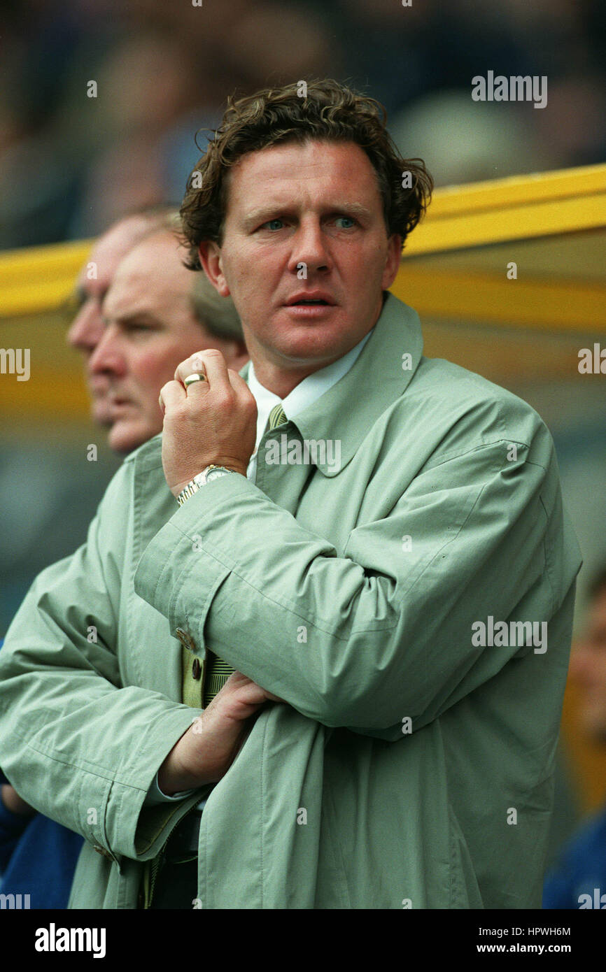 PETER JACKSON HUDDERSFIELD TOWN FC MANAGER 01 August 1998 Stock Photo ...