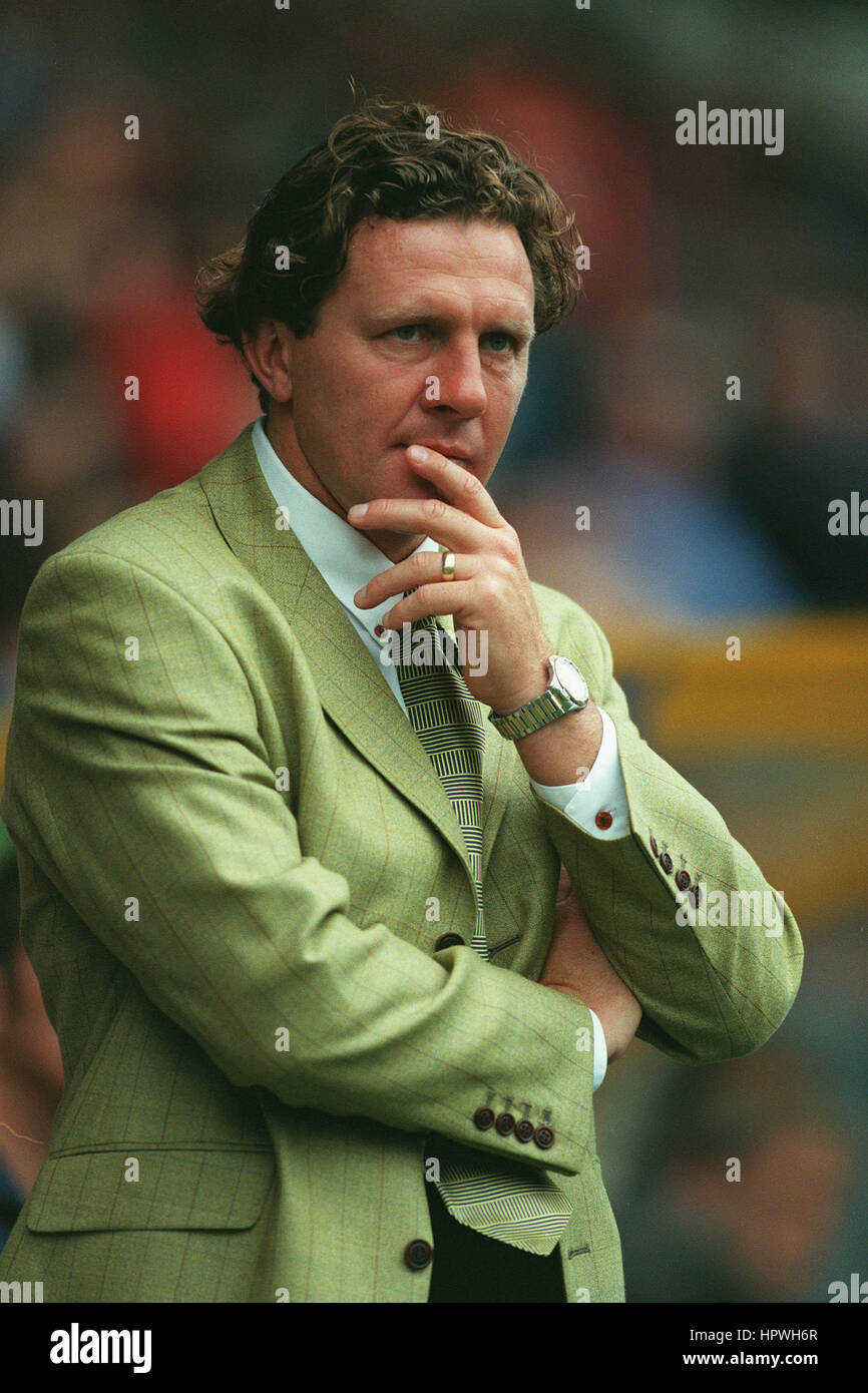 PETER JACKSON HUDDERSFIELD TOWN FC MANAGER 01 August 1998 Stock Photo ...