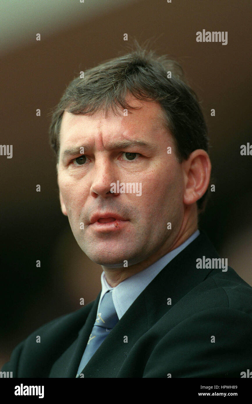 BRYAN ROBSON MIDDLESBROUGH MANAGER 01 August 1998 Stock Photo - Alamy
