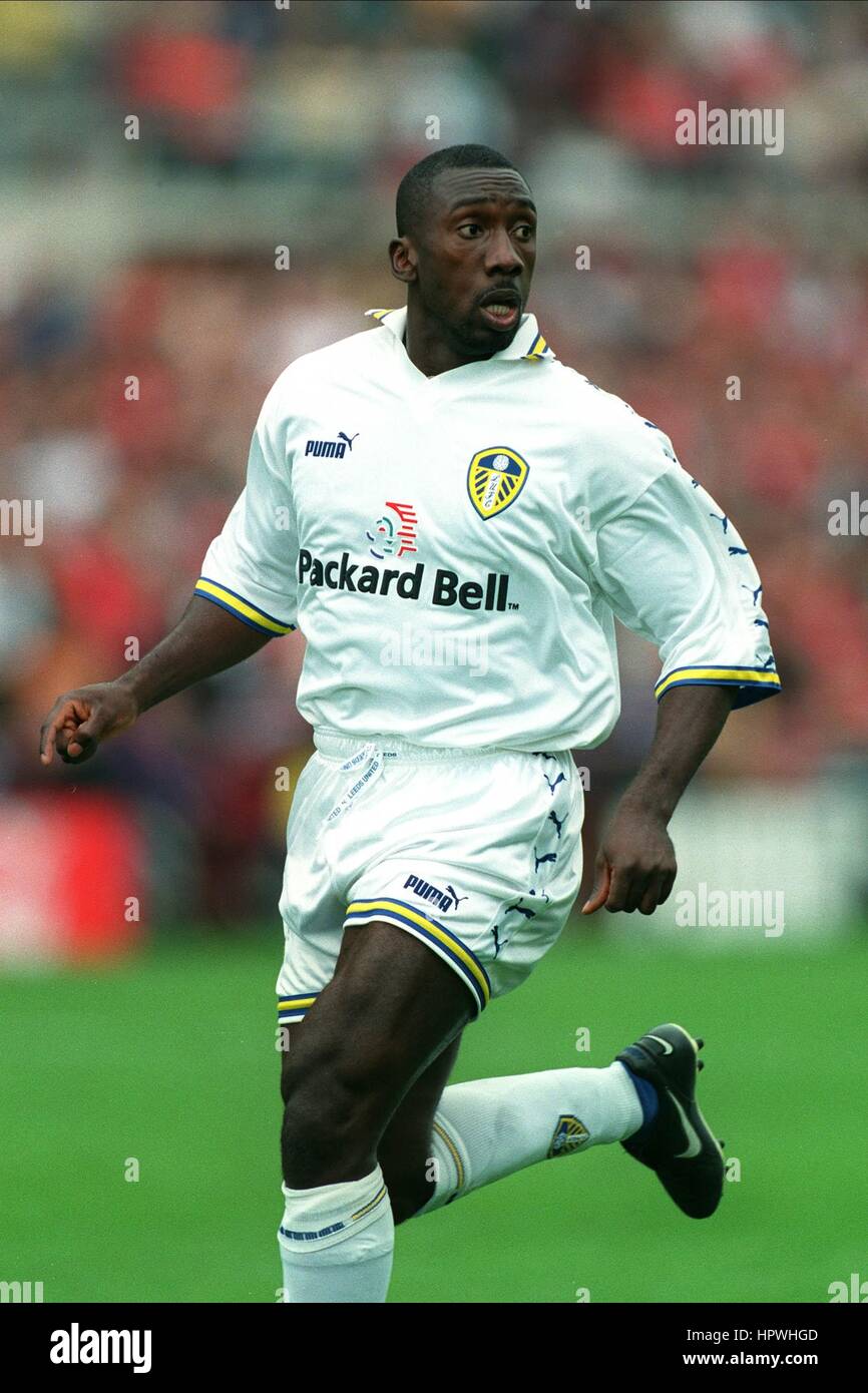 JIMMY FLOYD HASSELBAINK LEEDS UNITED FC 03 August 1998 Stock Photo - Alamy