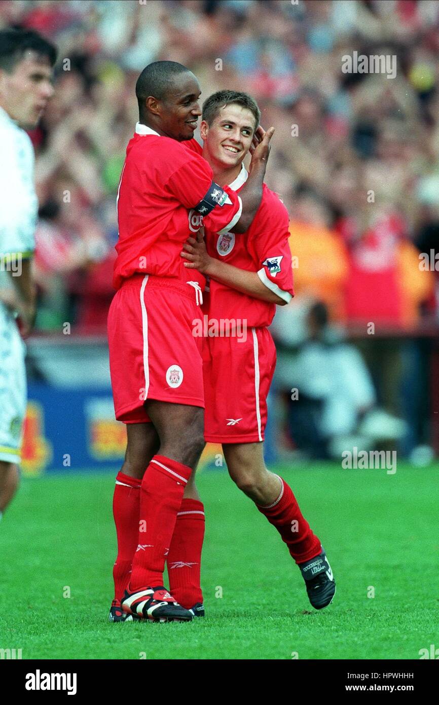 PAUL INCE & MICHAEL OWEN CARLSBERG TROPHY 03 August 1998 Stock Photo ...