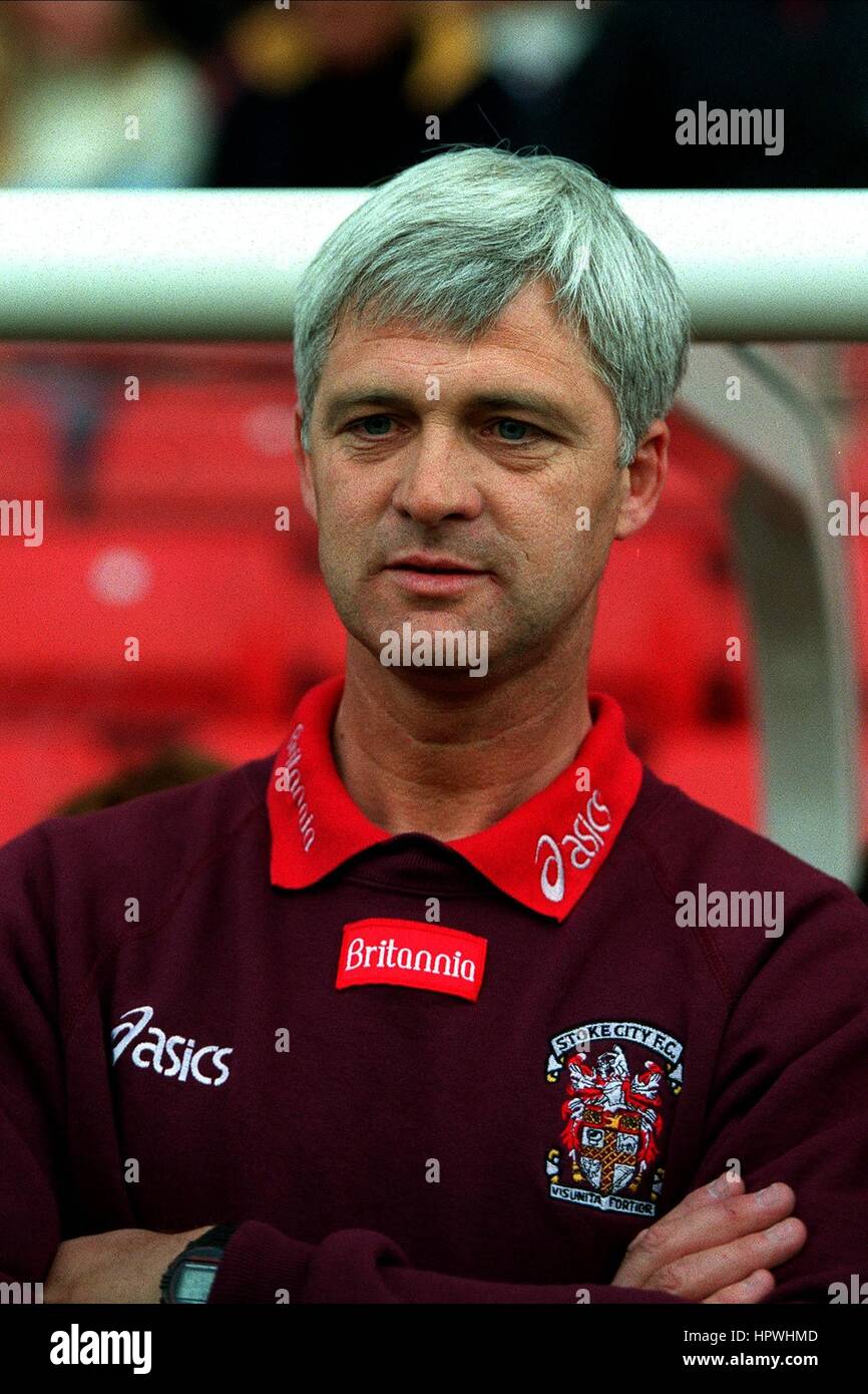 BRIAN LITTLE STOKE CITY MANAGER 05 August 1998 Stock Photo - Alamy