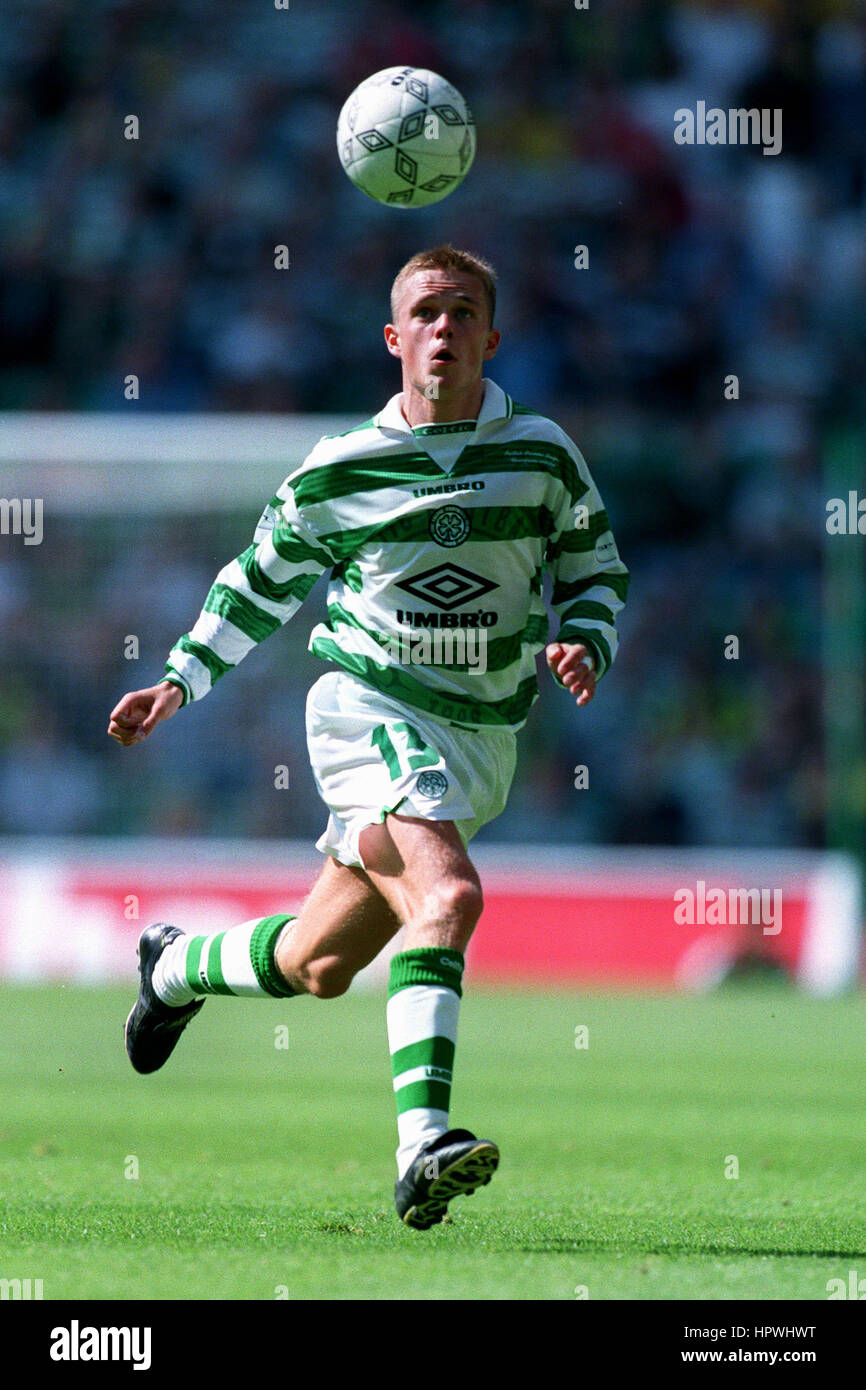 SIMON DONNELLY GLASGOW CELTIC FC 10 August 1998 Stock Photo - Alamy