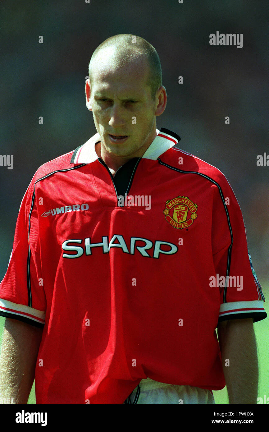 JAAP STAM MANCHESTER UNITED FC 09 August 1998 Stock Photo - Alamy