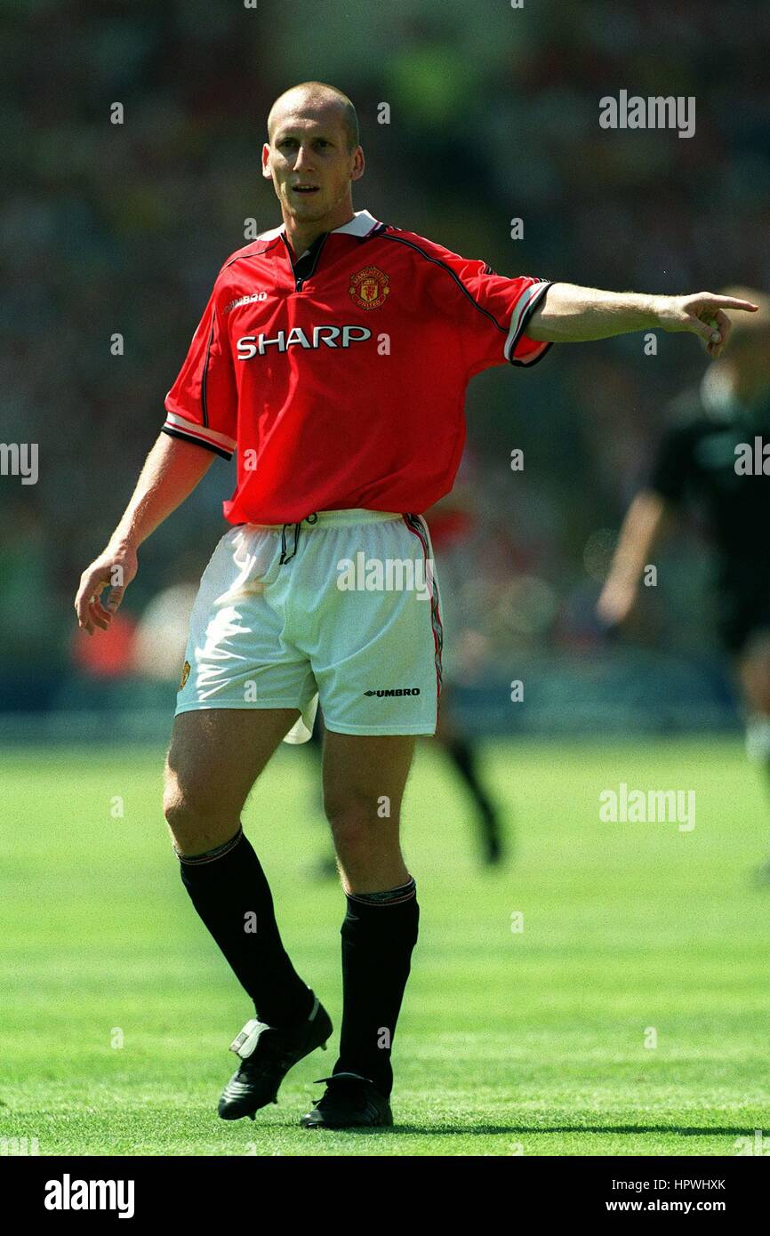 JAAP STAM MANCHESTER UNITED FC 10 August 1998 Stock Photo - Alamy