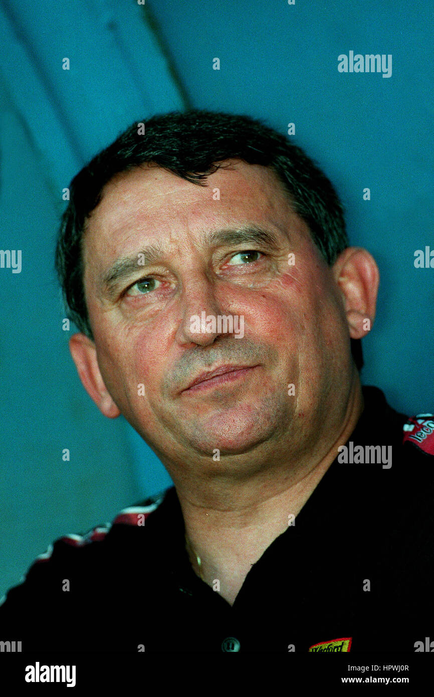 GRAHAM TAYLOR WATFORD FC MANAGER 10 August 1998 Stock Photo - Alamy