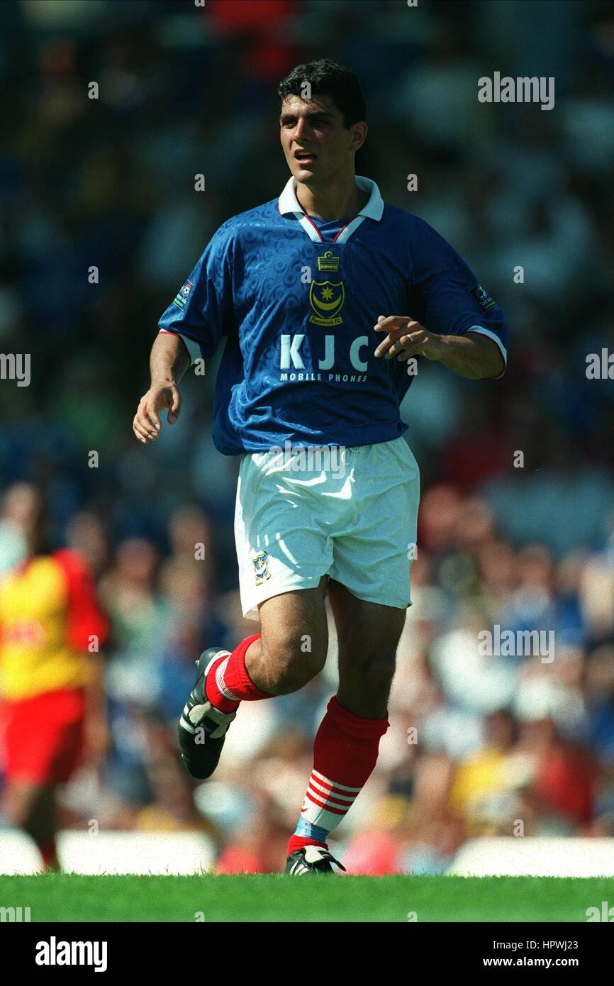 JOHN ALOISI PORTSMOUTH FC 10 August 1998 Stock Photo - Alamy
