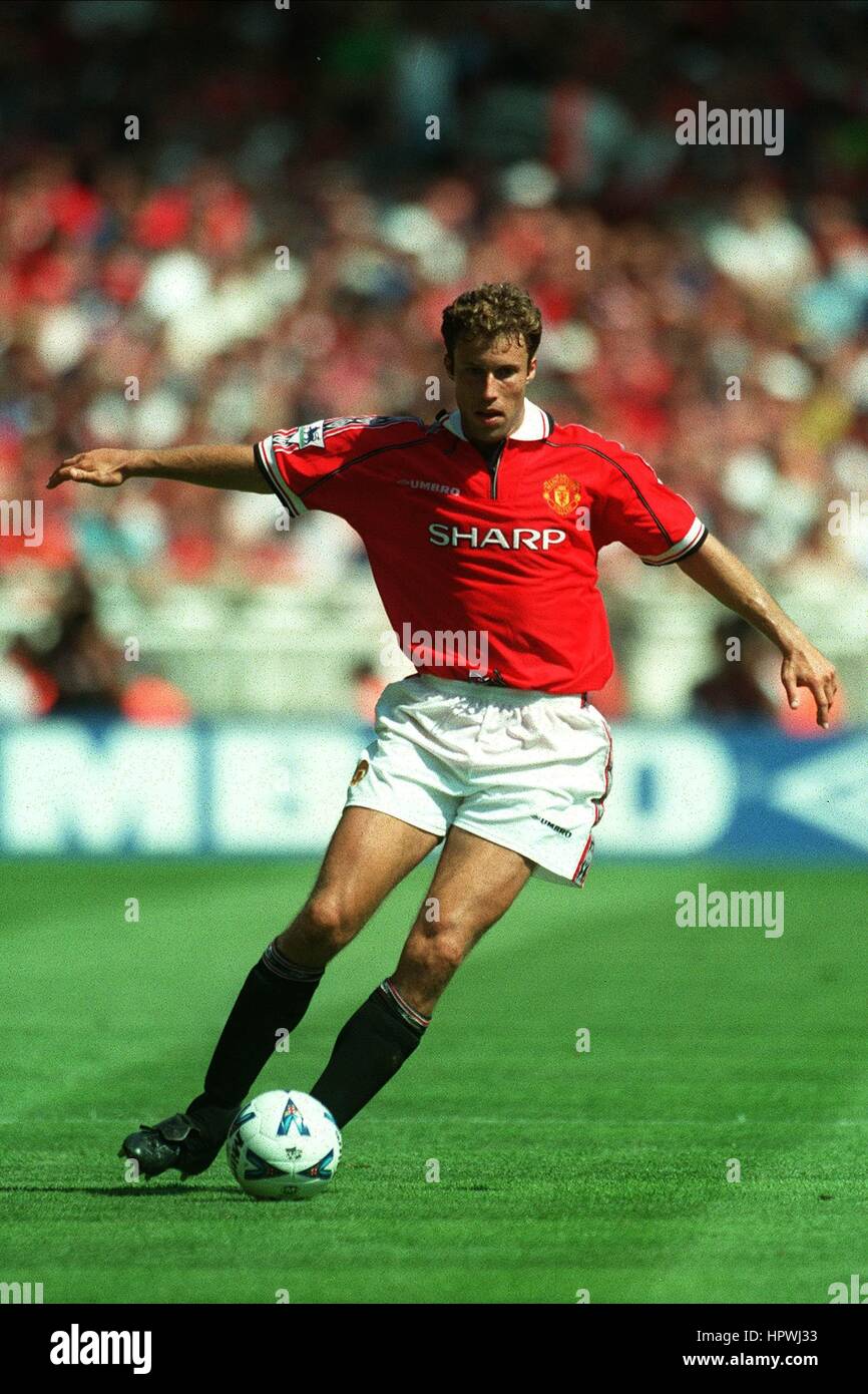 RONNIE JOHNSEN MANCHESTER UNITED FC 10 August 1998 Stock Photo - Alamy