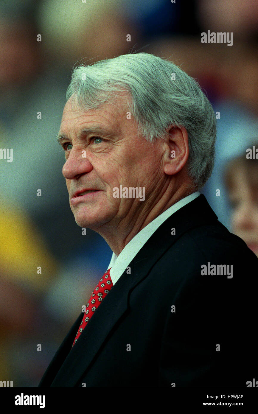 Bobby robson 1998 hi-res stock photography and images - Alamy