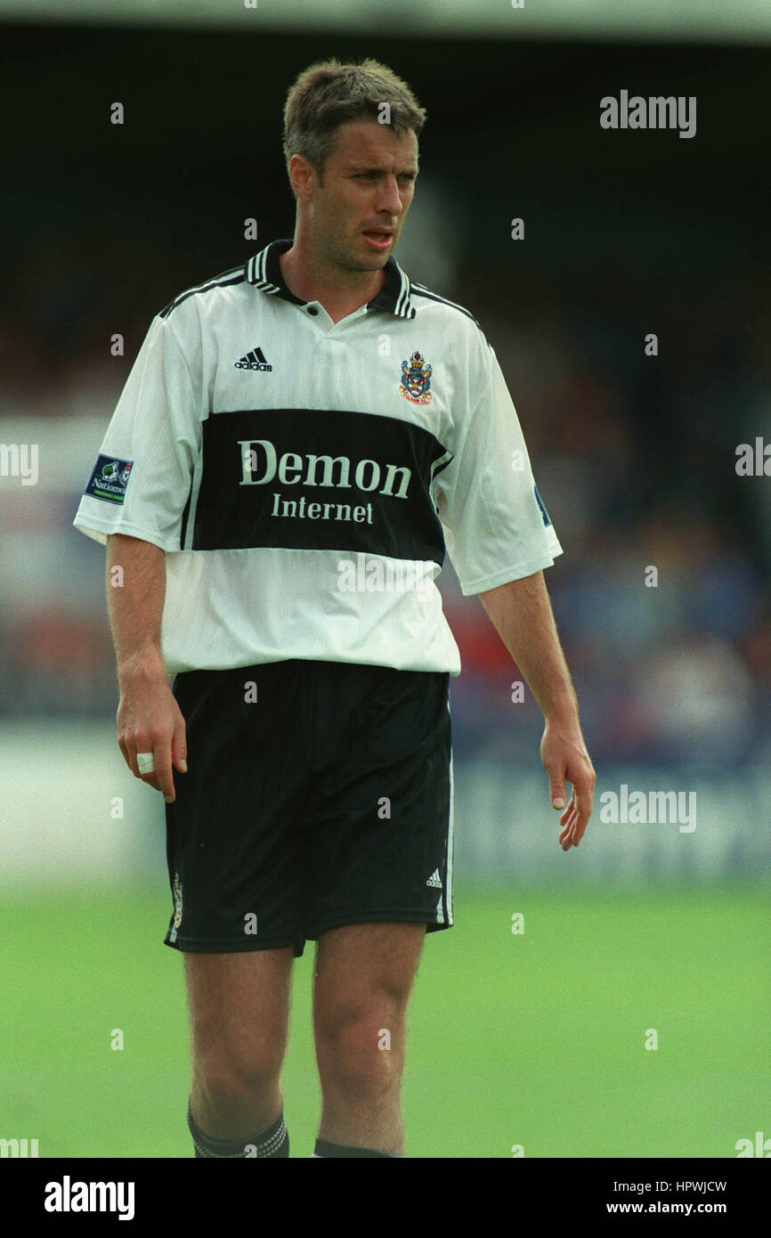KIT SYMONS FULHAM FC 12 August 1998 Stock Photo - Alamy