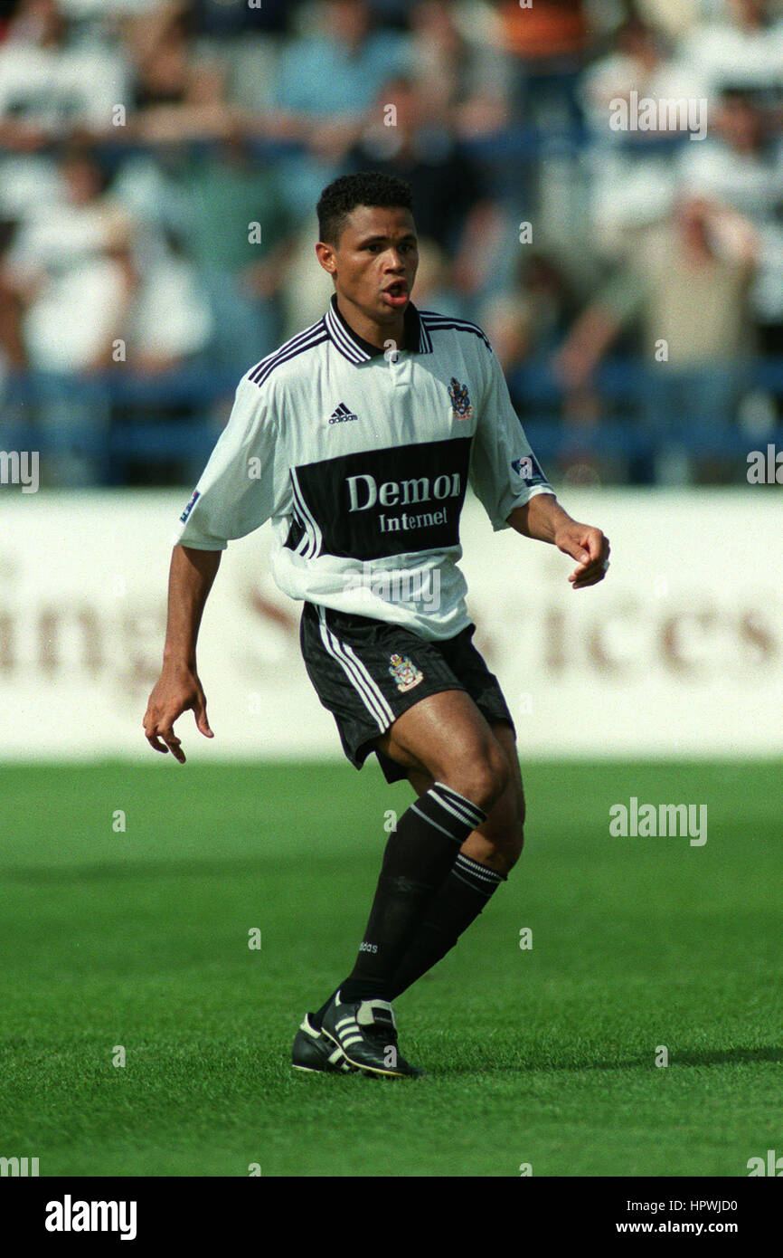 JOHN SALAKO FULHAM FC 12 August 1998 Stock Photo - Alamy