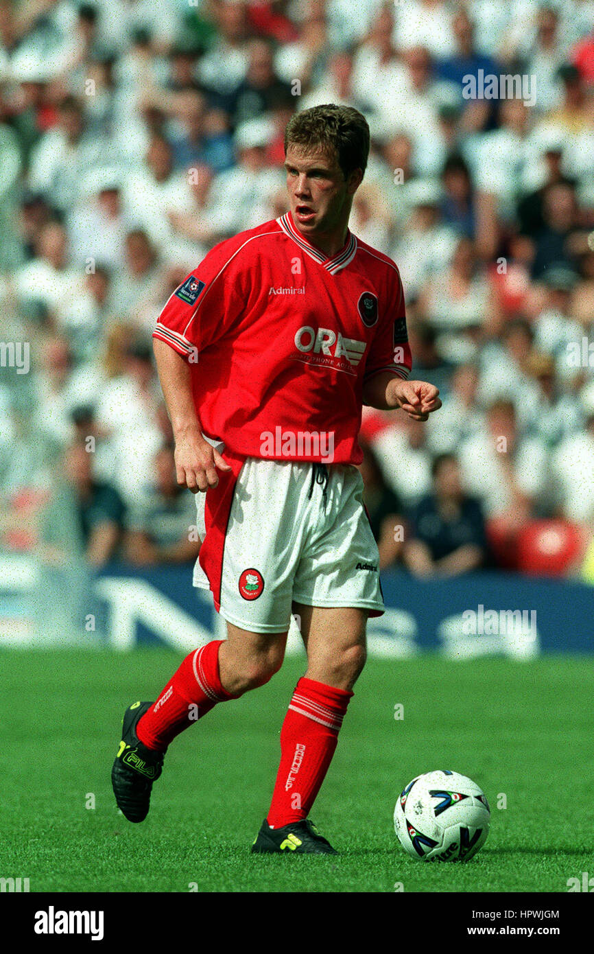 SCOTT JONES BARNSLEY FC 12 August 1998 Stock Photo - Alamy