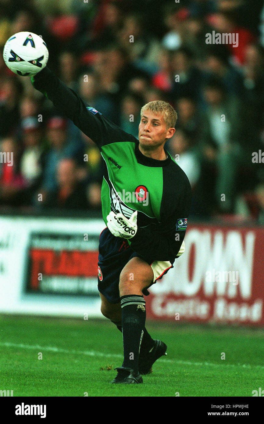 DAVID WATSON BARNSLEY FC 13 August 1998 Stock Photo - Alamy