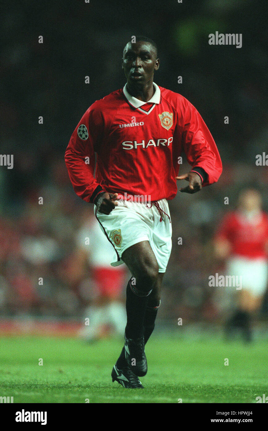 ANDY COLE MANCHESTER UNITED FC 13 August 1998 Stock Photo - Alamy