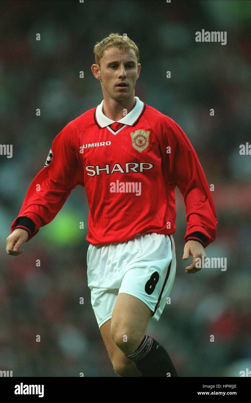 NICKY BUTT MANCHESTER UNITED FC 13 August 1998 Stock Photo - Alamy