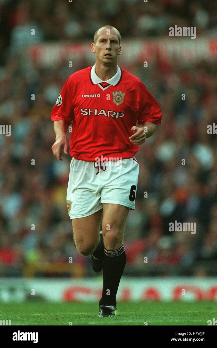 JAAP STAM MANCHESTER UNITED FC 13 August 1998 Stock Photo - Alamy