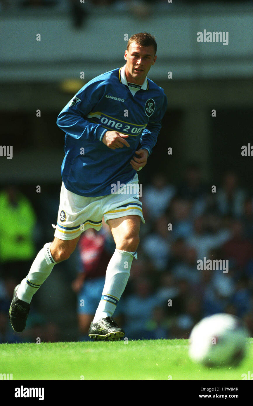 DUNCAN FERGUSON EVERTON FC 15 August 1998 Stock Photo - Alamy