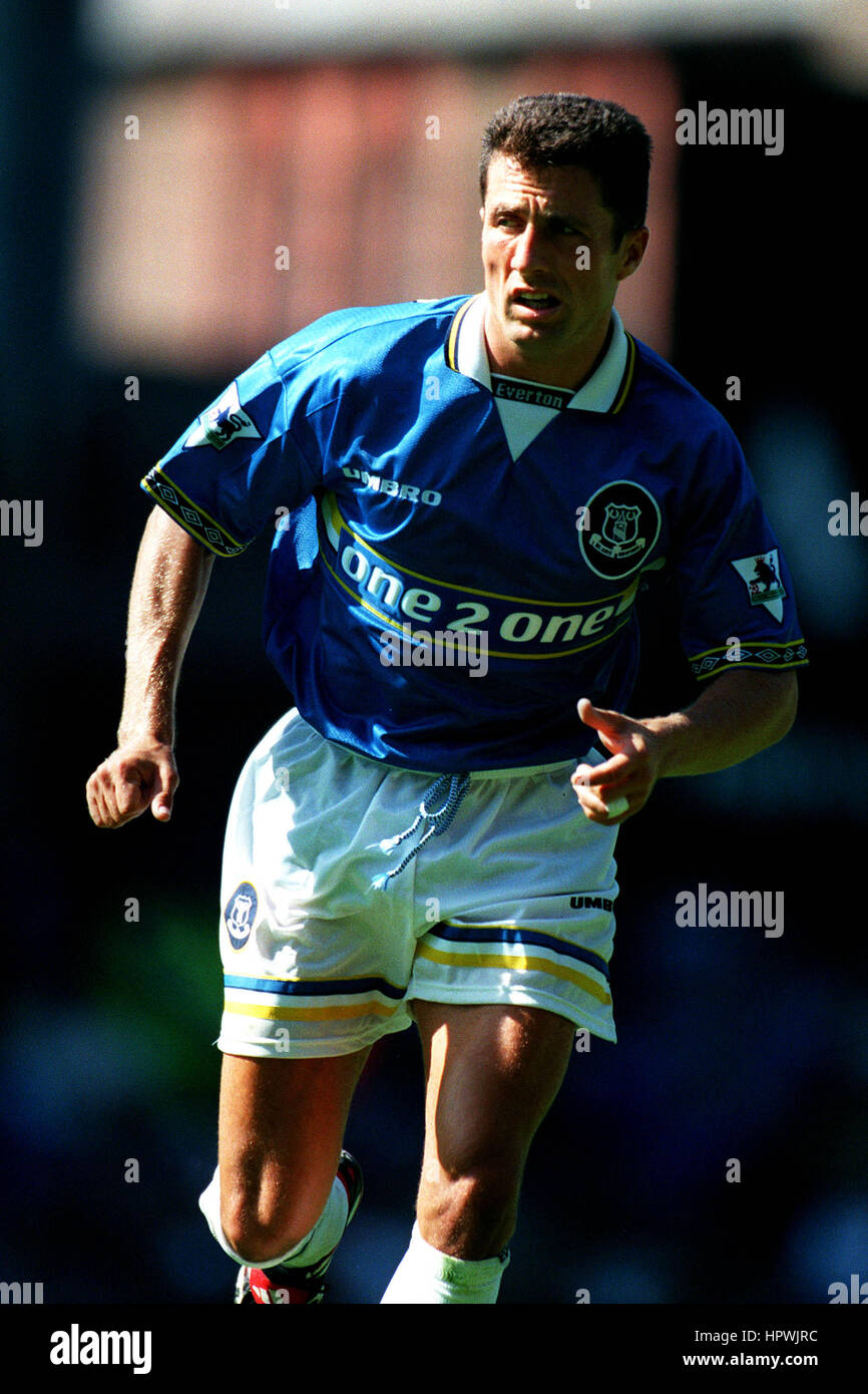 JOHN COLLINS EVERTON FC 15 August 1998 Stock Photo - Alamy