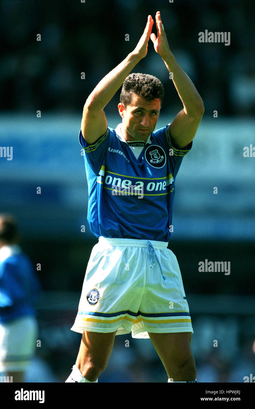 JOHN COLLINS EVERTON FC 15 August 1998 Stock Photo - Alamy