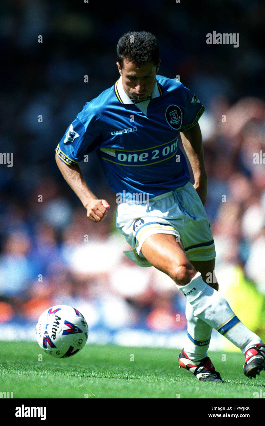 JOHN COLLINS EVERTON FC 15 August 1998 Stock Photo - Alamy