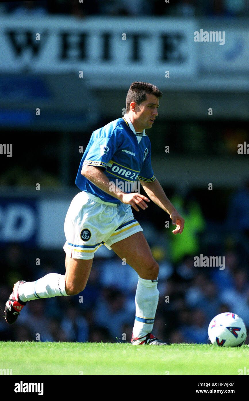 JOHN COLLINS EVERTON FC 15 August 1998 Stock Photo - Alamy