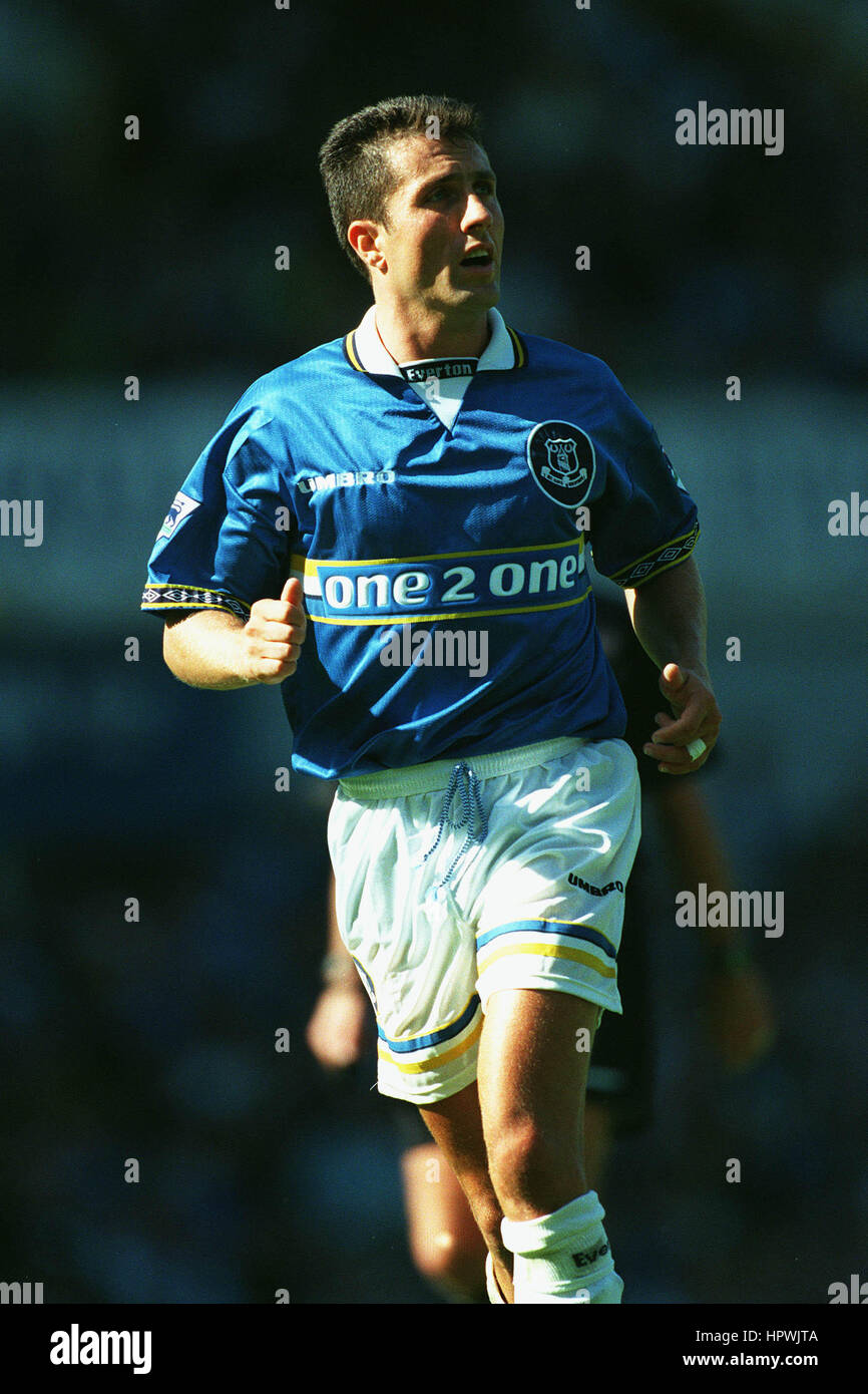 JOHN COLLINS EVERTON FC 15 August 1998 Stock Photo - Alamy