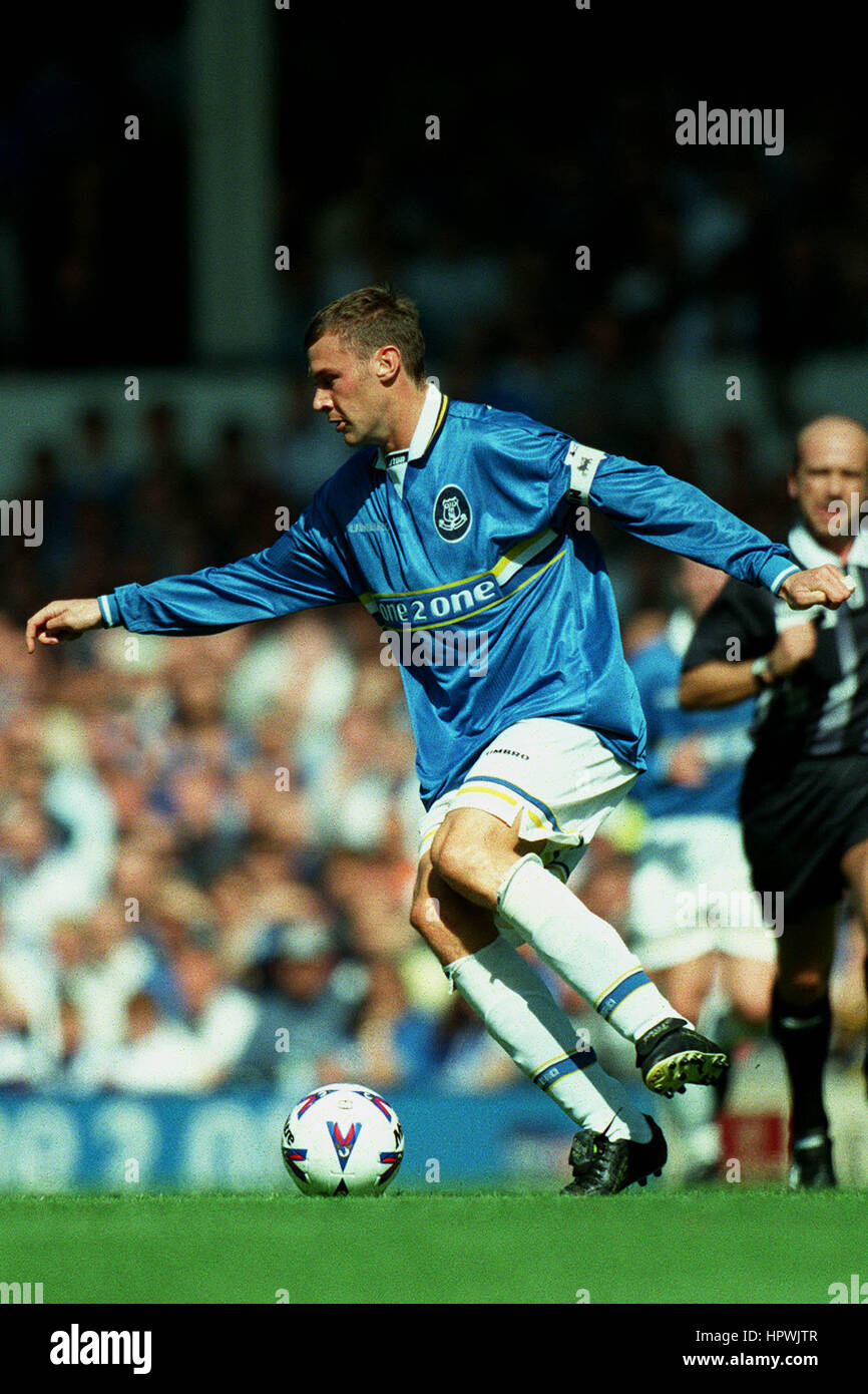 DUNCAN FERGUSON EVERTON FC 15 August 1998 Stock Photo - Alamy