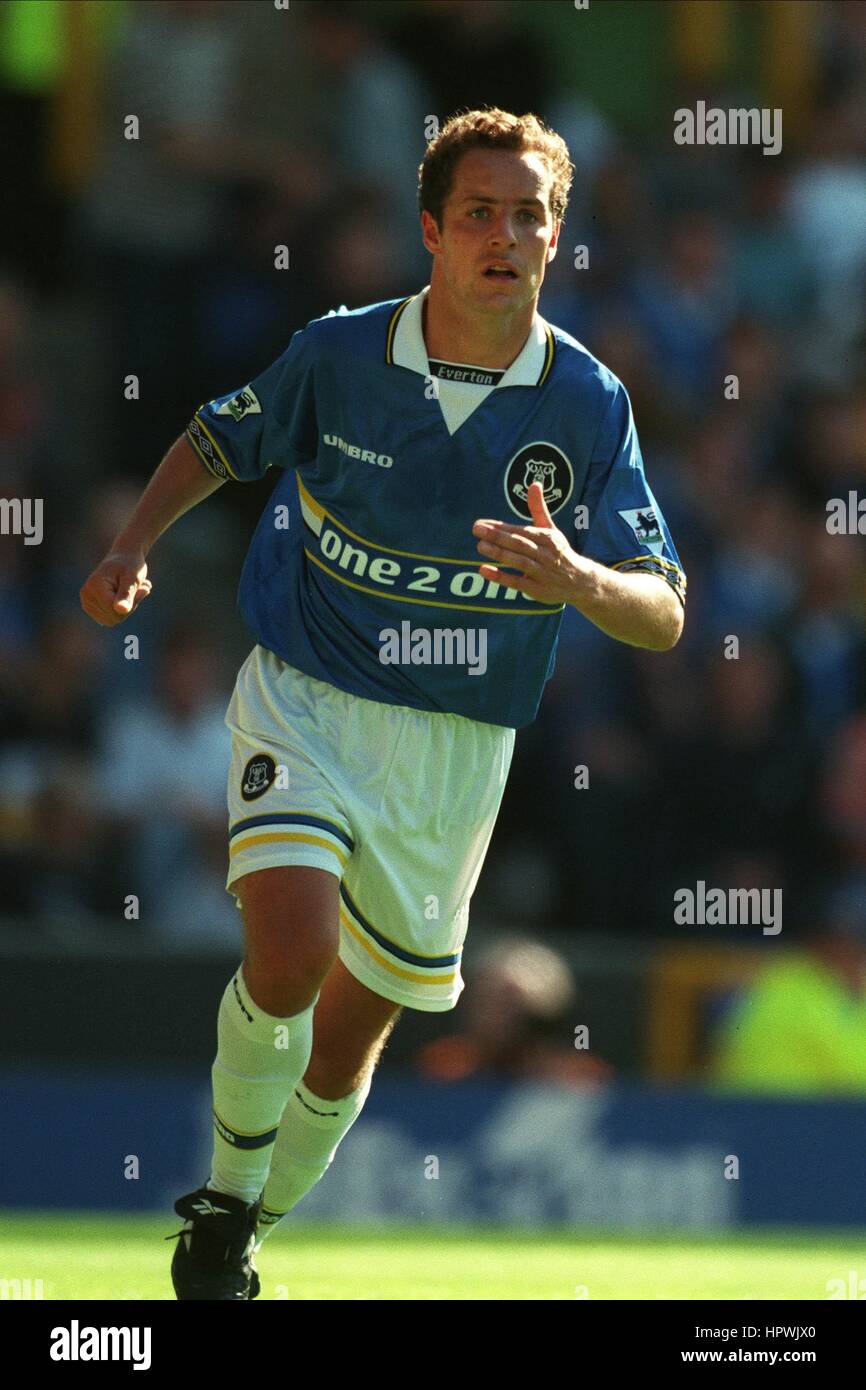 ALEX CLELAND EVERTON FC 15 August 1998 Stock Photo - Alamy