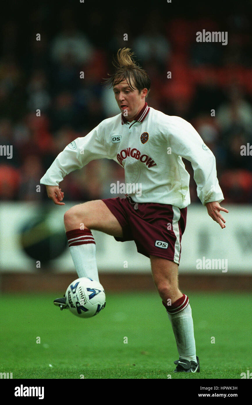 GARY LOCKE HEART OF MIDLOTHIAN FC 17 August 1998 Stock Photo - Alamy