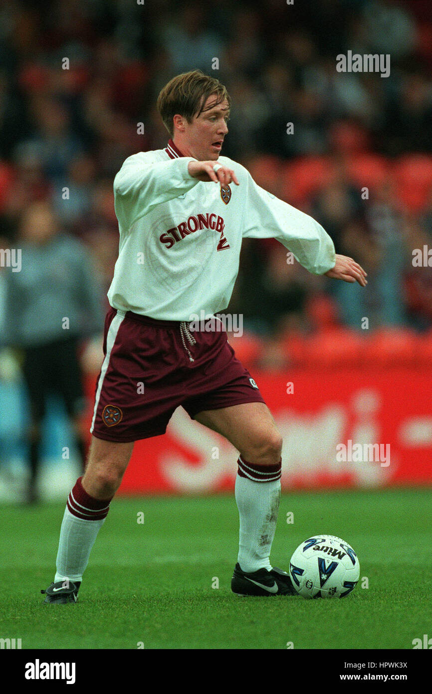 GARY LOCKE HEART OF MIDLOTHIAN FC 17 August 1998 Stock Photo - Alamy