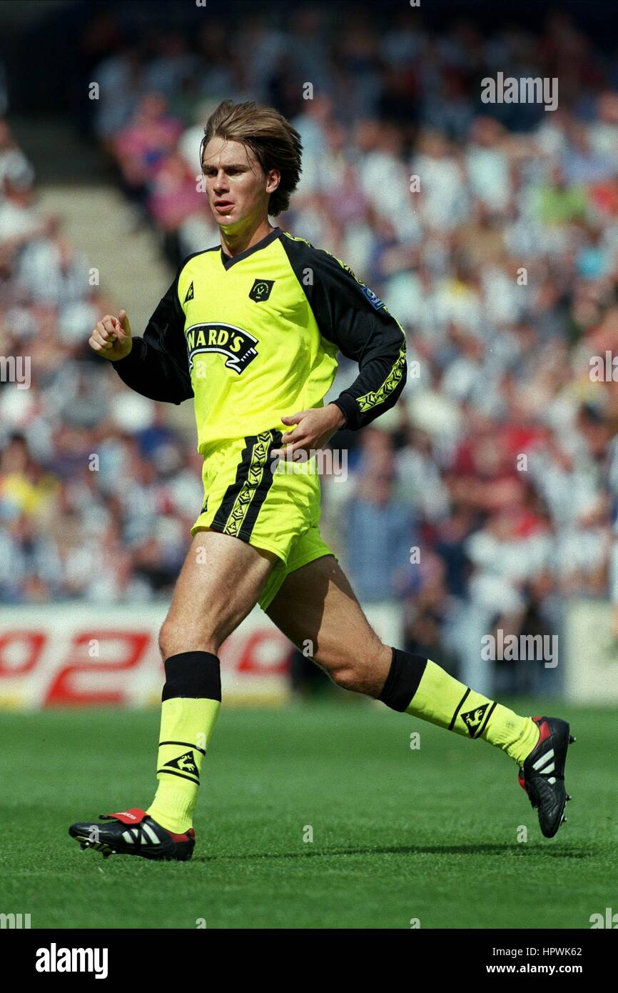 GARETH TAYLOR SHEFFIELD UNITED FC 21 August 1998 Stock Photo - Alamy