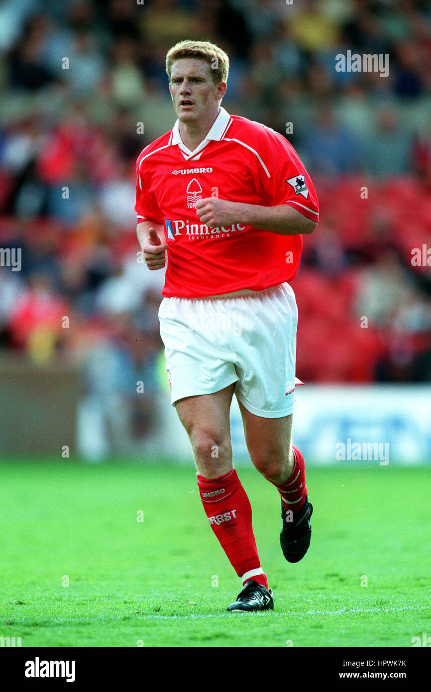 CRAIG ARMSTRONG NOTTINGHAM FOREST FC 22 August 1998 Stock Photo - Alamy
