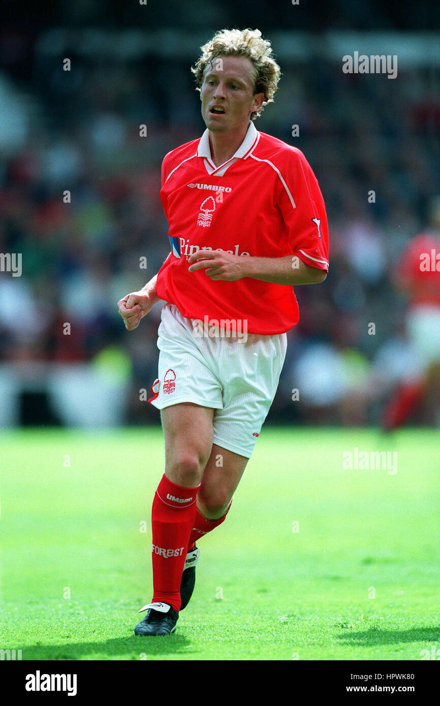 SCOT GEMMILL NOTTINGHAM FOREST FC 22 August 1998 Stock Photo - Alamy
