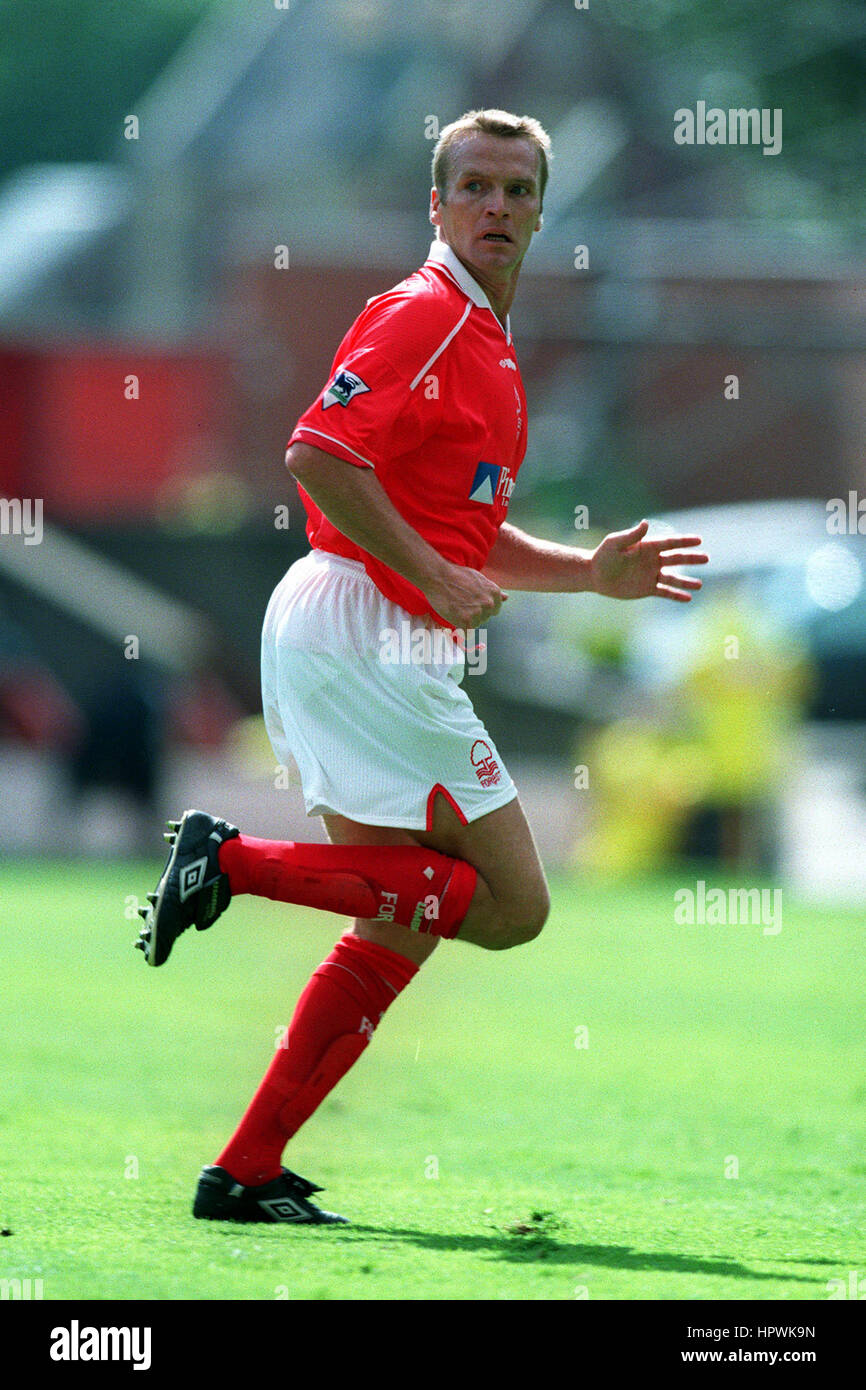 GEOFF THOMAS NOTTINGHAM FOREST FC 22 August 1998 Stock Photo - Alamy