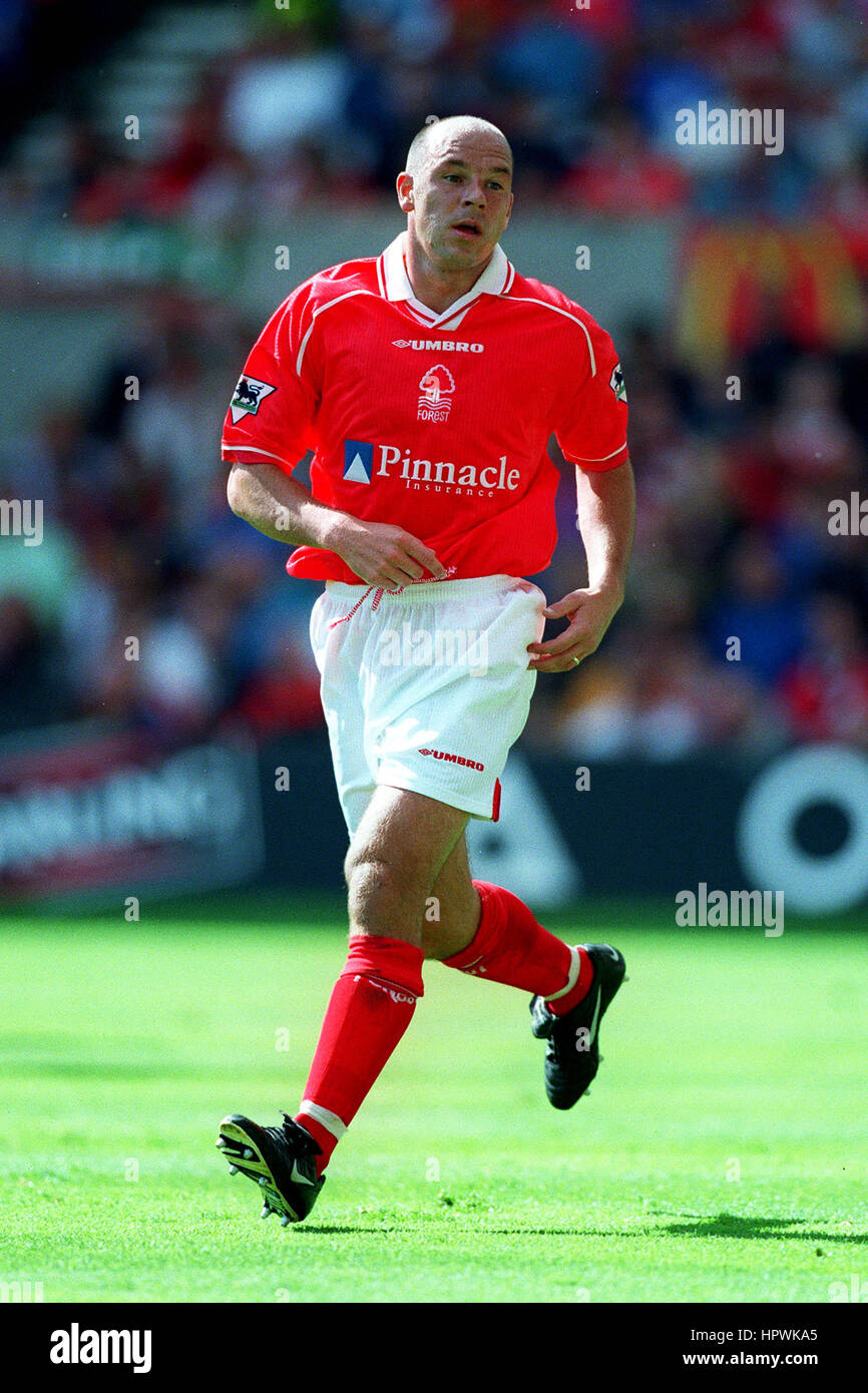 STEVE STONE NOTTINGHAM FOREST FC 22 August 1998 Stock Photo - Alamy