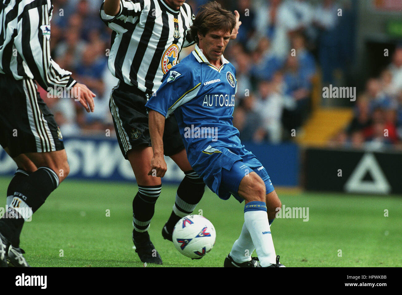 GIANFRANCO ZOLA CHELSEA FC 24 August 1998 Stock Photo - Alamy