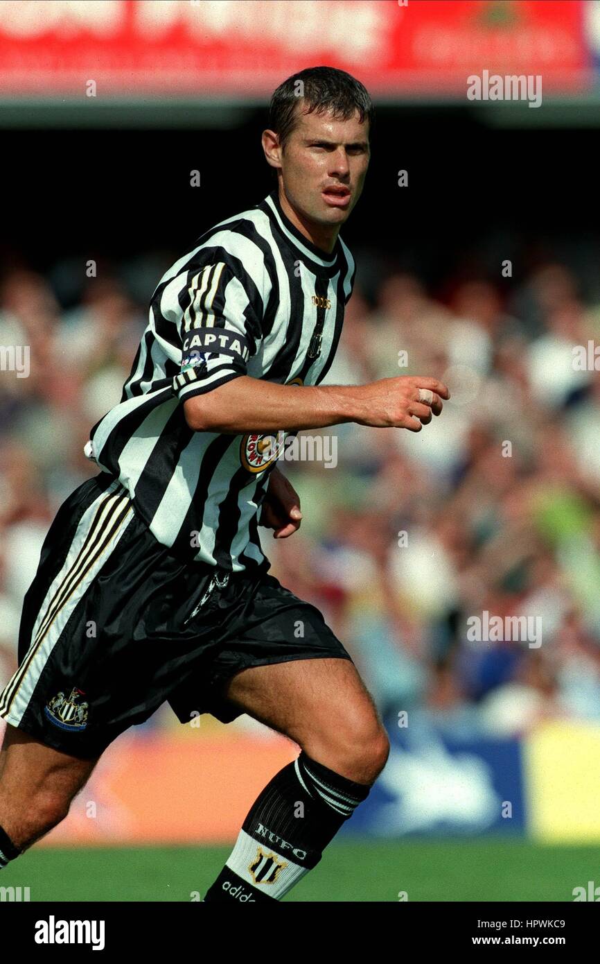 ROBERT LEE NEWCASTLE UNITED FC 24 August 1998 Stock Photo - Alamy