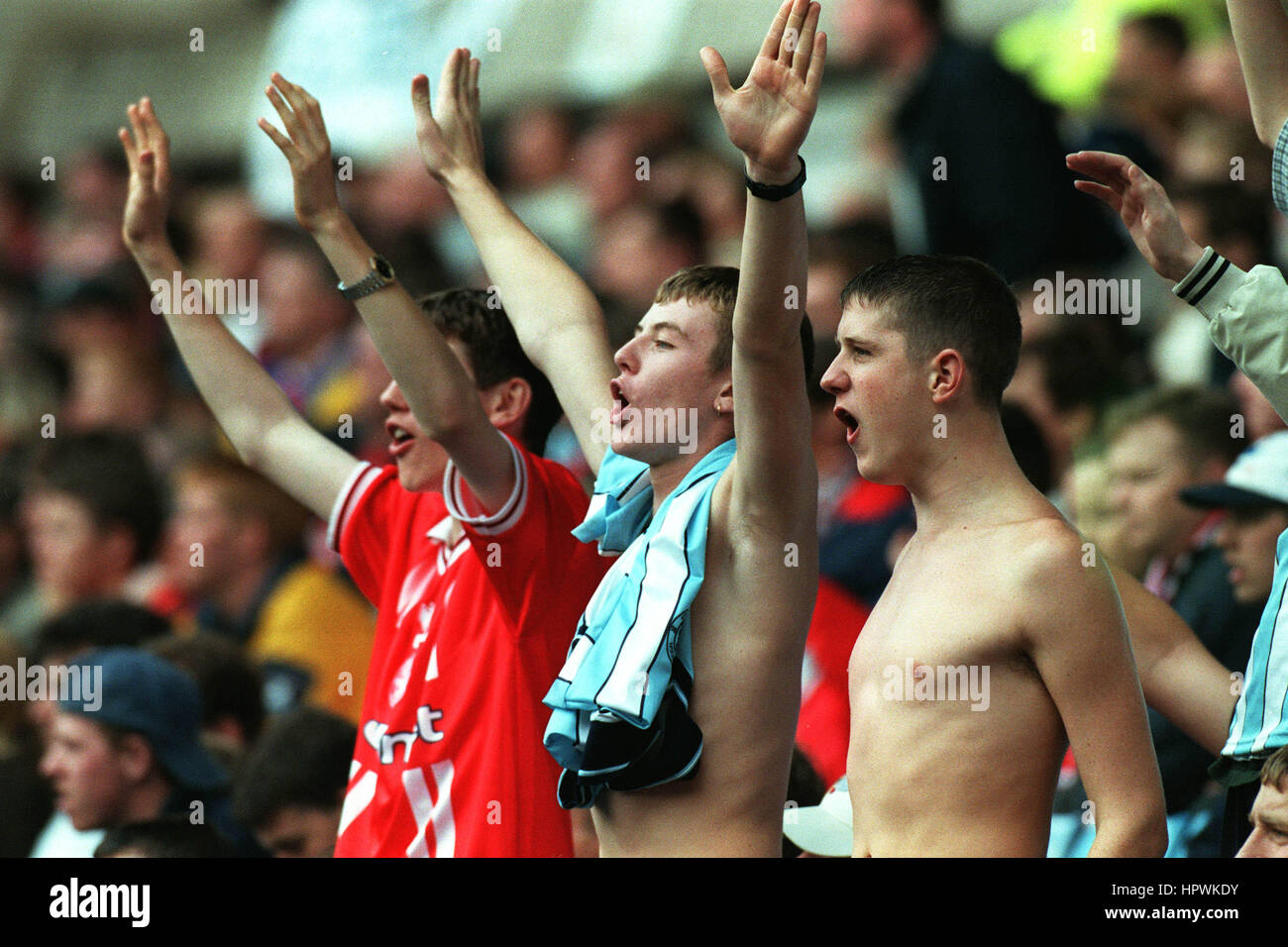 MIDDLESBROUGH FANS MIDDLESBROUGH FC 24 August 1998 Stock Photo - Alamy