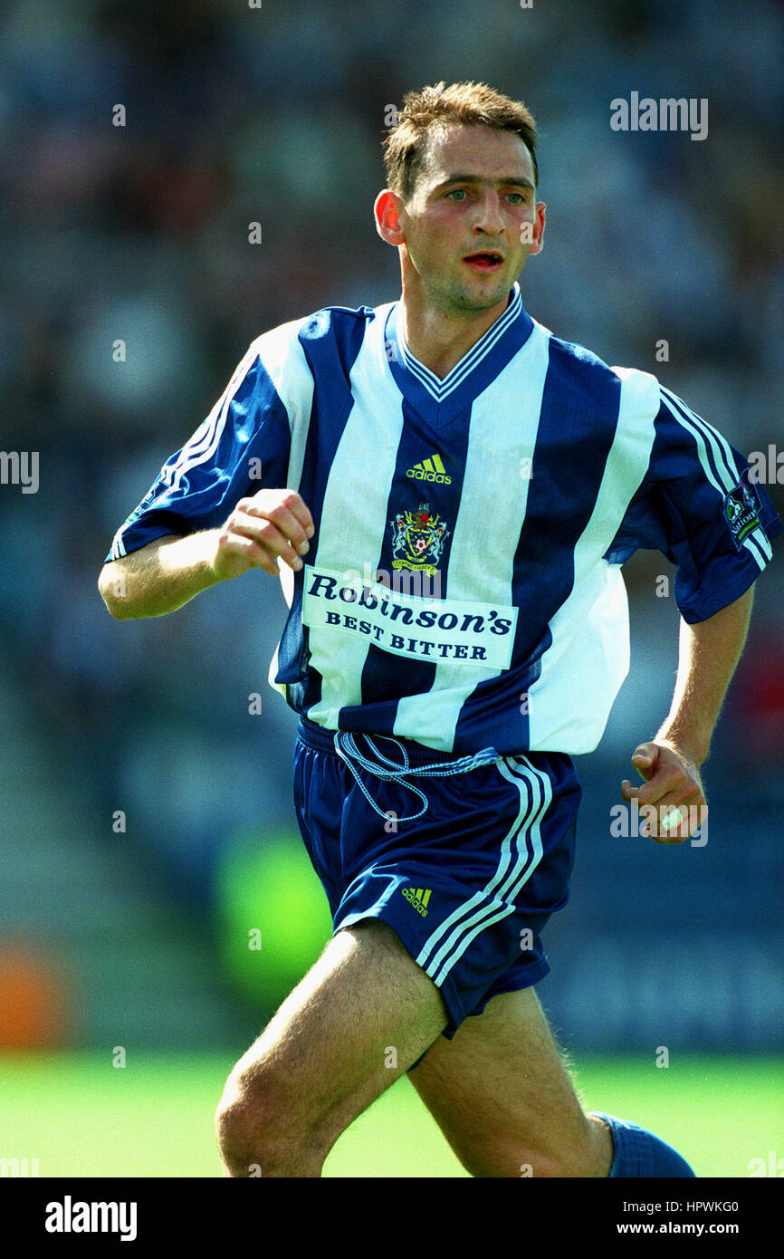 WAYNE PHILLIPS . STOCKPORT COUNTY FC 24 August 1998 Stock Photo - Alamy