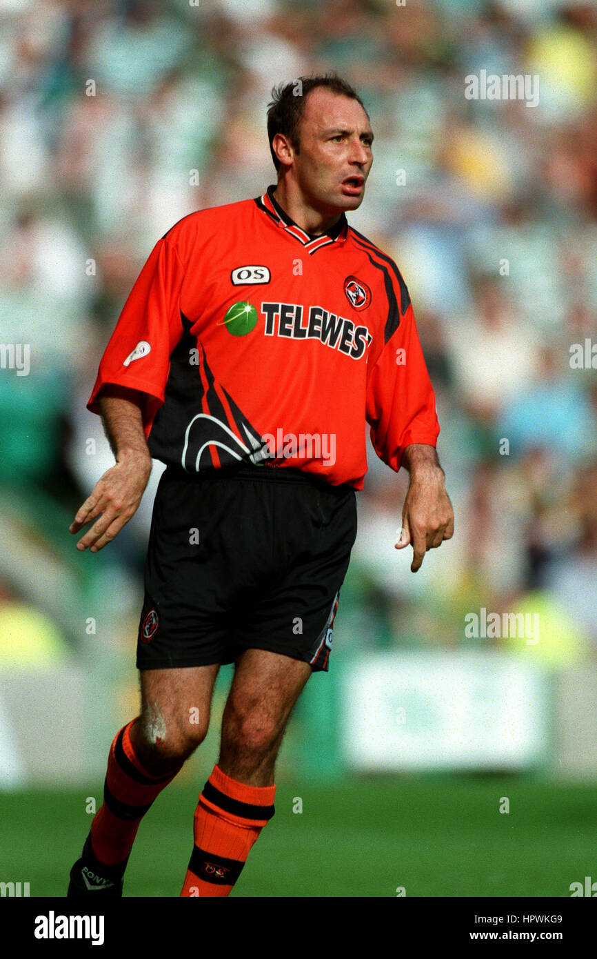 MAURICE MALPAS DUNDEE UNITED FC 24 August 1998 Stock Photo - Alamy