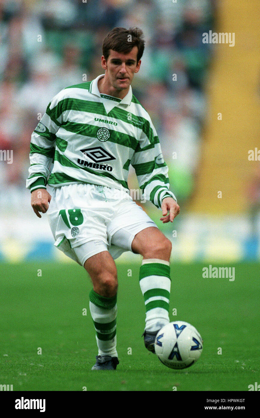 TOSH MCKINLAY GLASGOW CELTIC FC 24 August 1998 Stock Photo - Alamy