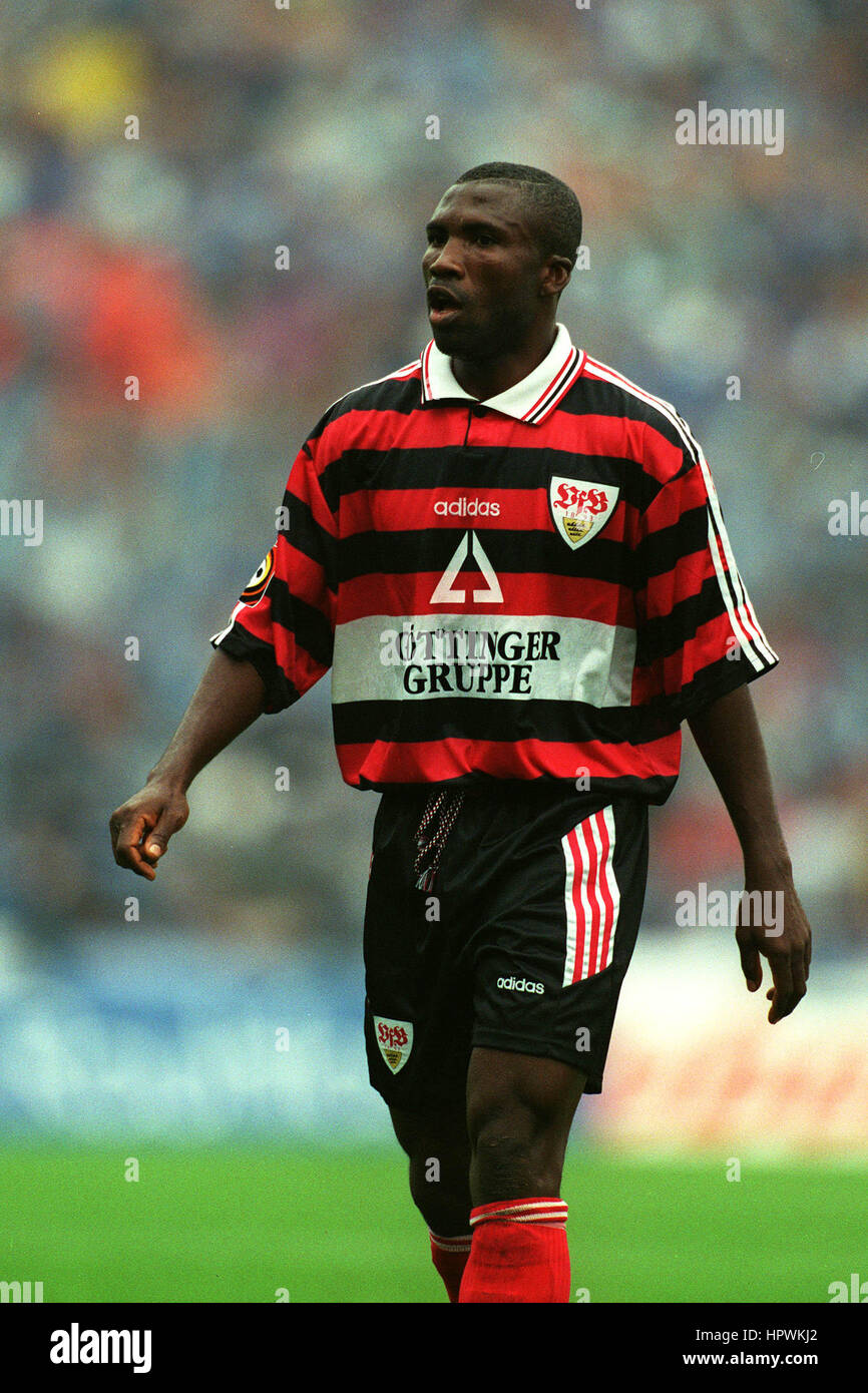 JONATHAN AKPOBORIE VFB STUTTGART 25 August 1998 Stock Photo - Alamy