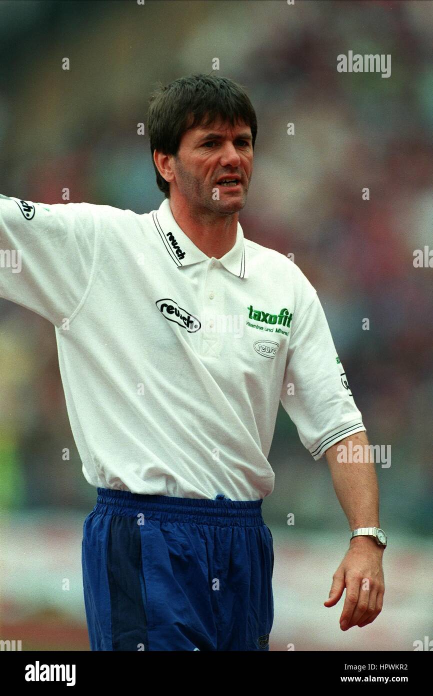 FRIEDHELM FUNKEL MSV DUISBURG COACH 27 August 1998 Stock Photo - Alamy