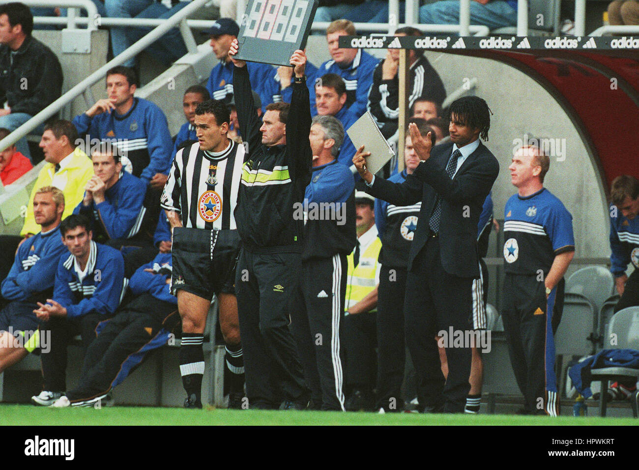 Ruud gullit newcastle 1998 hi-res stock photography and images - Alamy