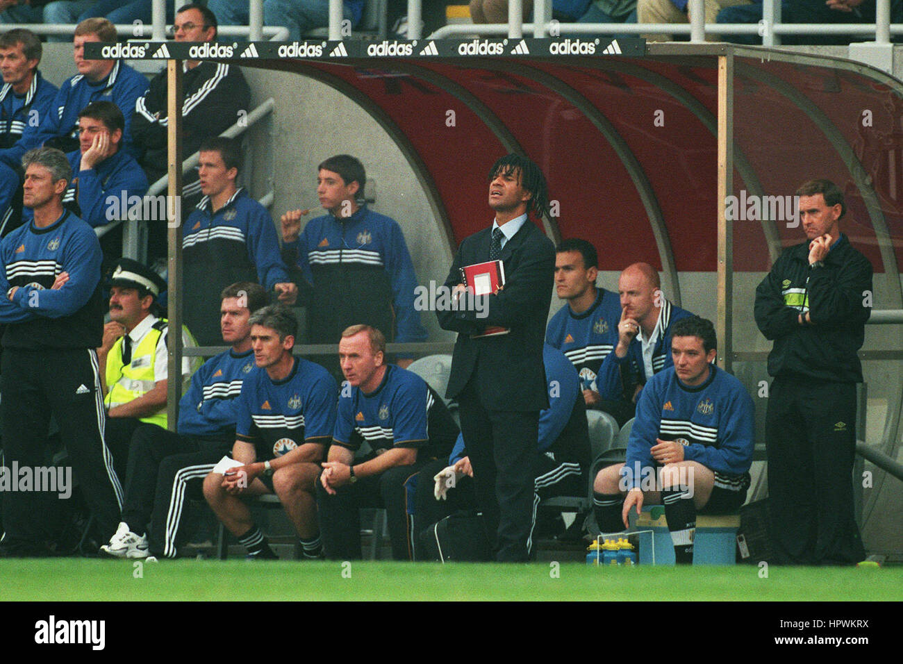 RUUD GULLIT NEWCASTLE UNITED FC MANAGER 30 August 1998 Stock Photo - Alamy