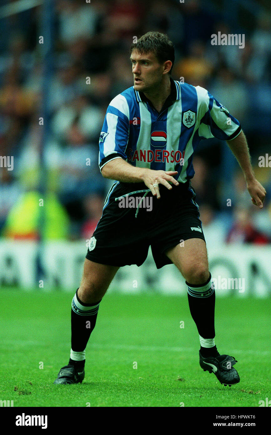 ANDY HINCHCLIFFE SHEFFIELD WEDNESDAY FC 30 August 1998 Stock Photo - Alamy
