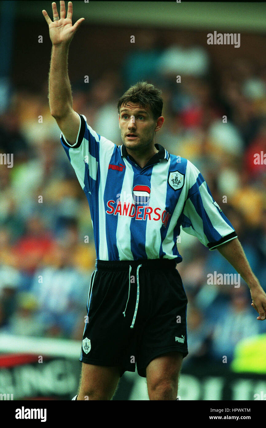 ANDY HINCHCLIFFE SHEFFIELD WEDNESDAY FC 30 August 1998 Stock Photo - Alamy