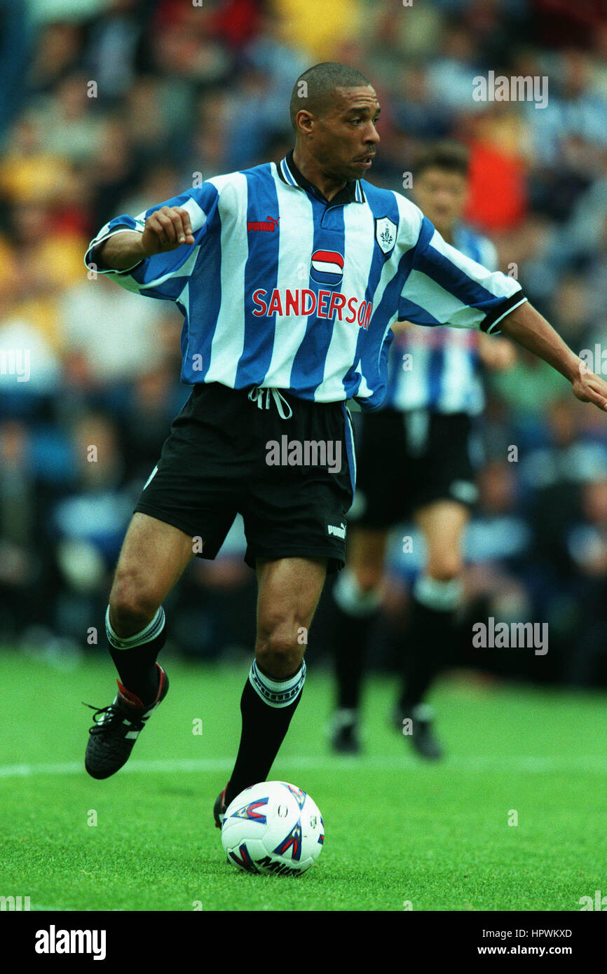 DES WALKER SHEFFIELD WEDNESDAY FC 30 August 1998 Stock Photo - Alamy