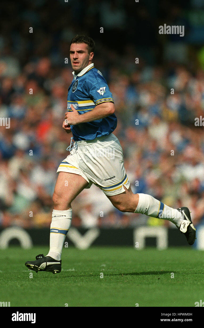 DAVID UNSWORTH EVERTON FC 01 September 1998 Stock Photo - Alamy