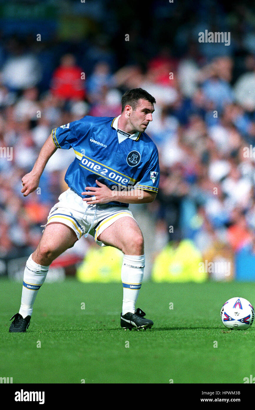 DAVID UNSWORTH EVERTON FC 01 September 1998 Stock Photo - Alamy